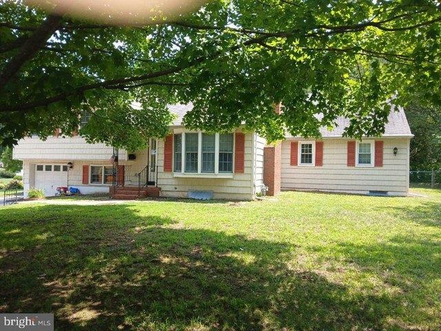 8 Tinker Dr, Mount Holly, NJ 08060