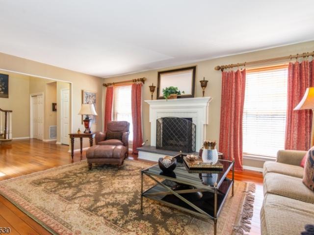 8 Tomahawk Dr, Wayne, NJ 07470 | MLS #4016 | Compass