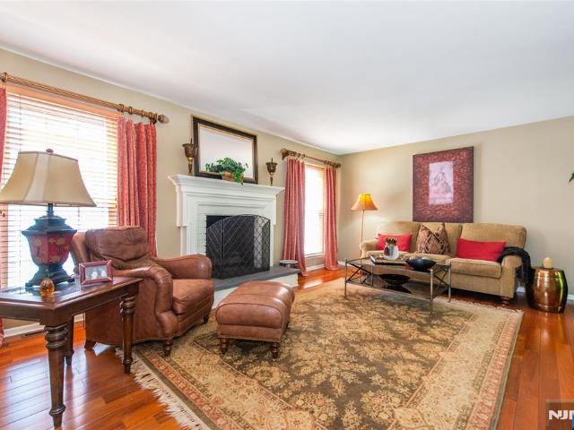 8 Tomahawk Drive