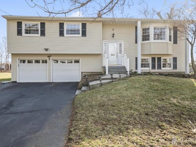 8 Tompkins Rd, East Brunswick, NJ 08816
