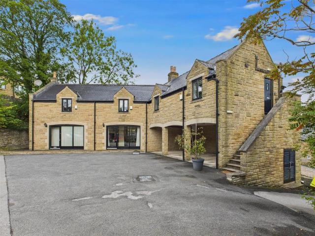 8 Totley Hall, Totley, Sheffield 2 bed mews to rent £1,095 pcm £253 pw