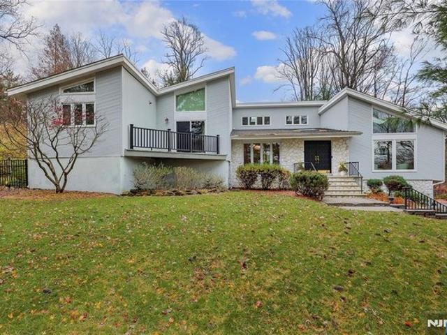8 Union Hill Rd, Denville, NJ 07834