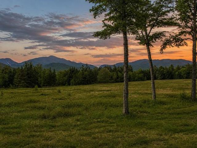 8 Upper Trl, Lake Placid, NY 12946