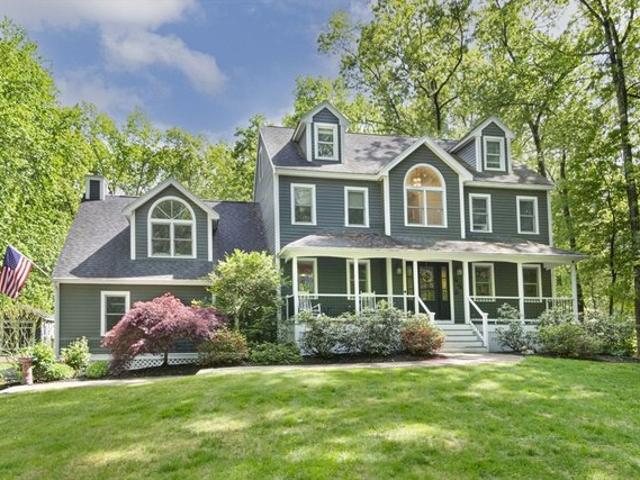 8 Upton St, Dunstable, MA 01827