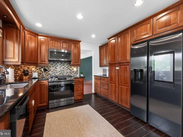 8 Valerie Lane