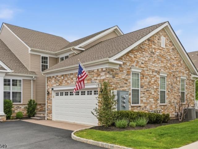 8 Van Cleef Dr