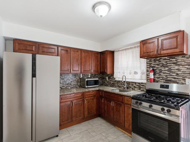 8 Van Nostrand Ave