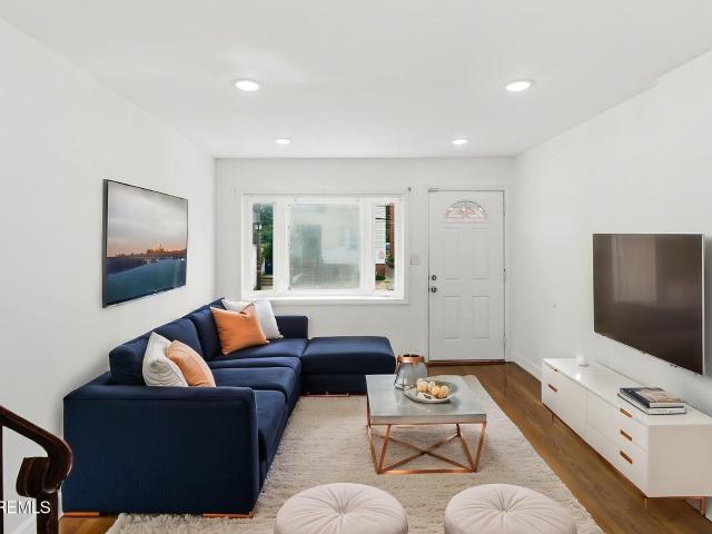 8 Van Nostrand Avenue