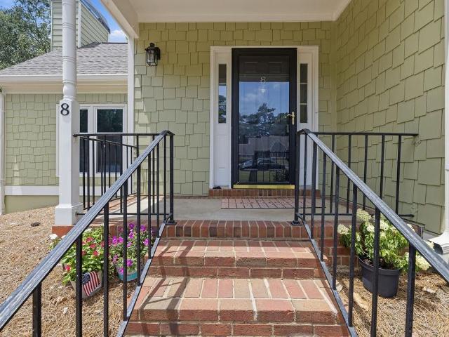8 Vernon Glen Court