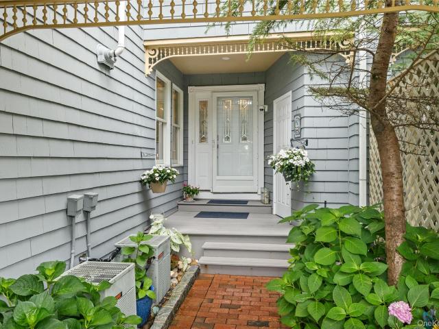 8 Victoria Drive 8