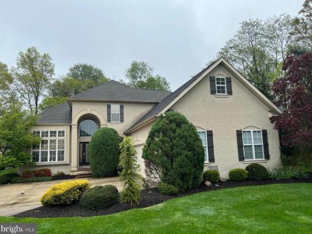 8 Villagio Ct, Cherry Hill, NJ 08003