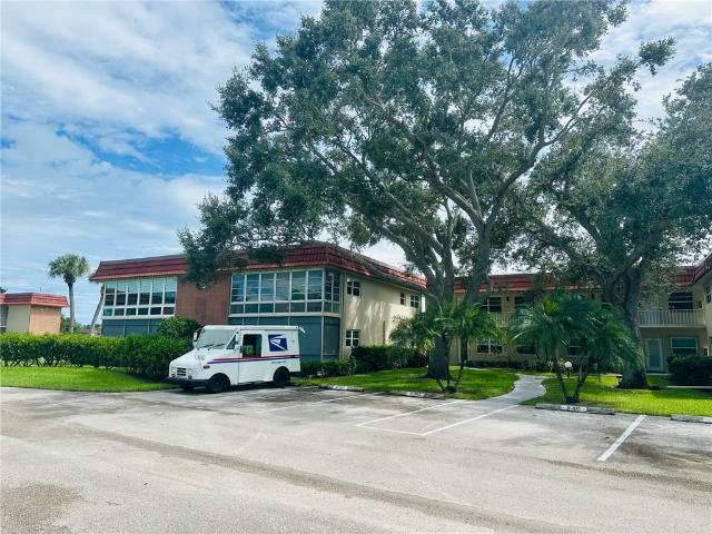 8 Vista Palm Ln, Unit 202, Vero Beach, FL 32962 | MLS #297032