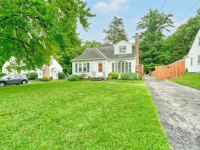 8 Wyncrest Dr, Rochester, NY 14624