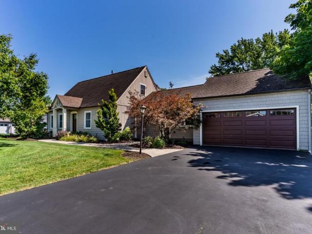 8 W Christopher Court