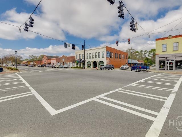8 W Bacon Street