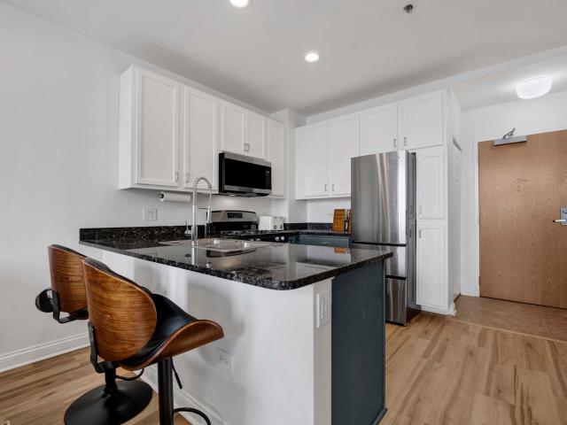 8 W Monroe Street # 2001