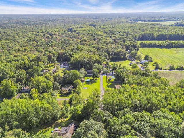8 W Raymond Avenue
