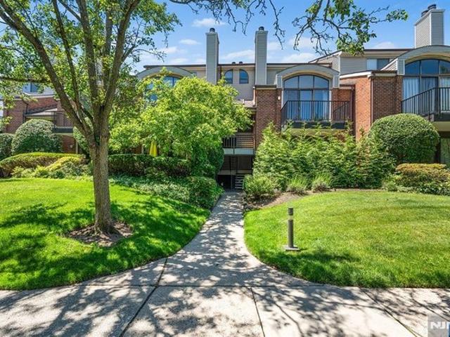 8 Wadsworth Ct Unit 508, Teaneck, NJ 07666