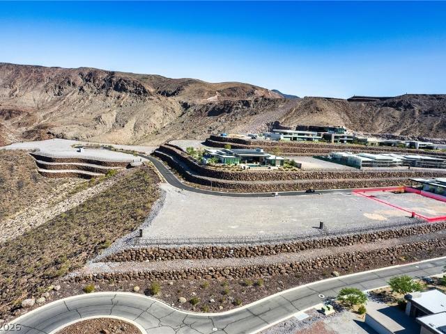 8 Wanderlust Ct, Henderson, NV 89012 | MLS #2767 | Compass