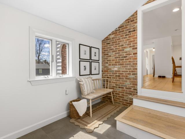 8 Warner Lane