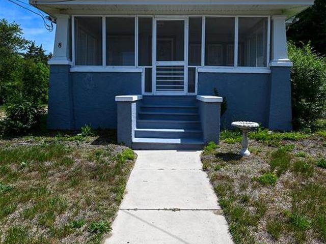 8 Ward Avenue