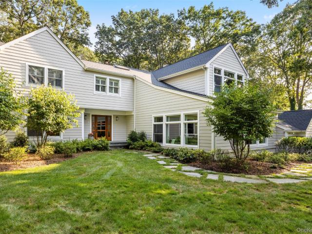 8 Waterview Ln, East Setauket, NY 11733 | MLS #983900 | Compass