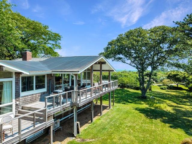 8 Wauwompauque Trl, Chilmark, MA 02535