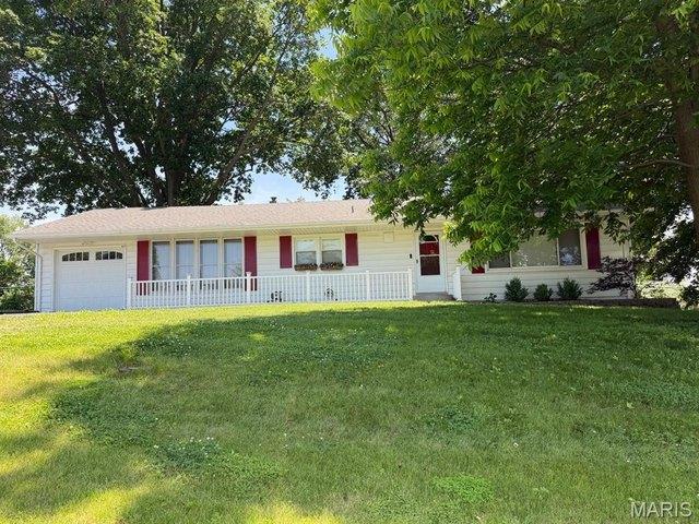 8 Wayne St, Saint Charles, MO 63301