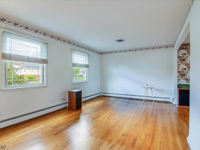 8 Wedgewood Dr