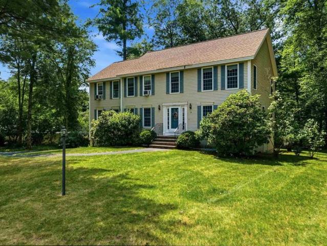 8 Wesley Ln, Salem, NH 03079