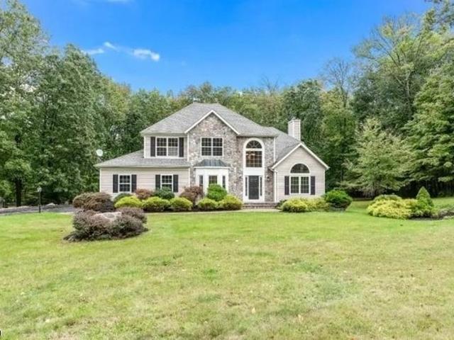 8 Whispering Woods Ln, Sparta, NJ 07871