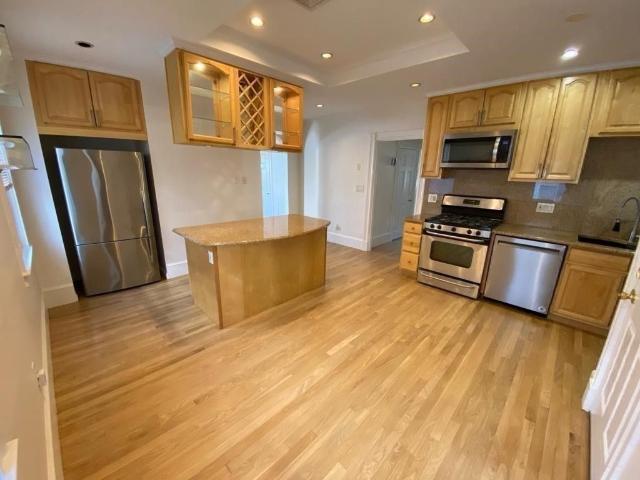 8 White Ave Unit 2, Brookline, US, MA