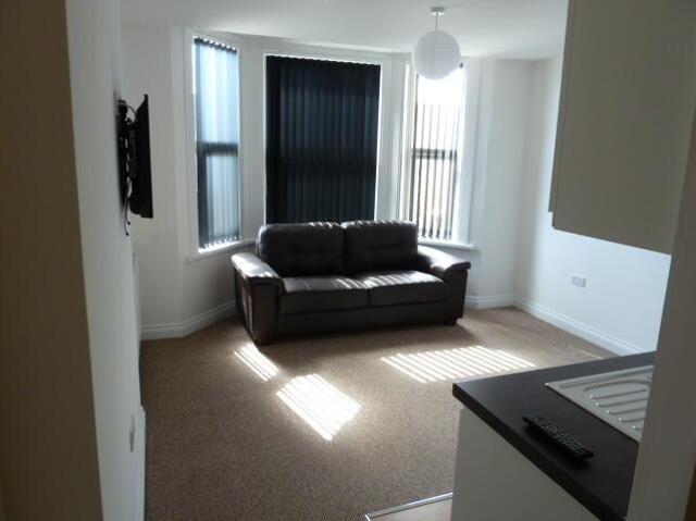 8 Whitefield Terrace Flat 9 Studio to rent £1,083 pcm £250 pw