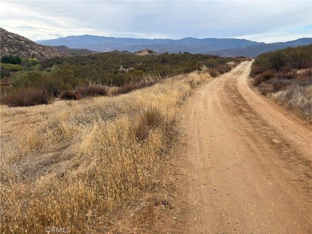 8 Wiley Rd, Hemet, CA 92544