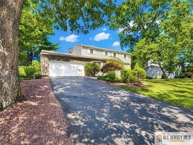 8 Willis Ct, East Brunswick, NJ 08816