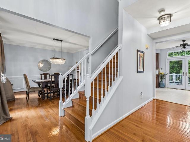 8 Winding Oak Court