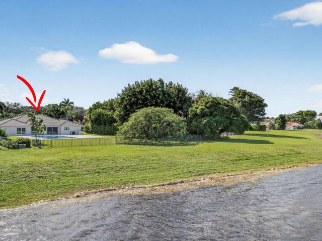 8 Woodbrook Cir, West Palm Beach, FL 33401 | MLS #R11127 | Compass