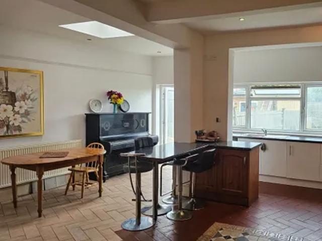 8 Woodgrange Avenue, East Finchley, N12 0PS, United Kingdom | 6 bed apartment for rent #167642599 | Rentberry