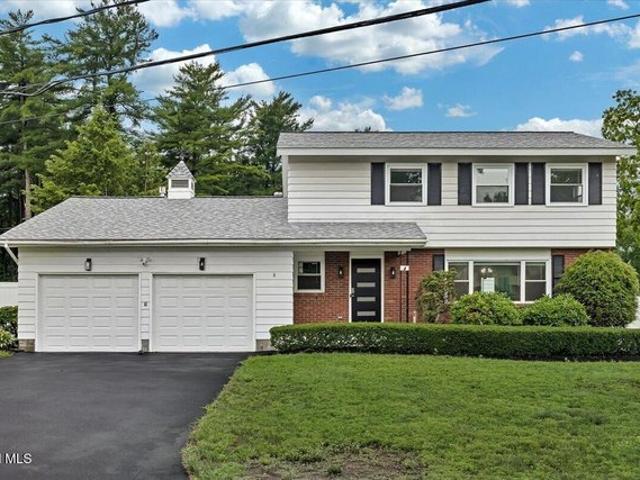 8 Woodland Dr, Colonie, NY 12309