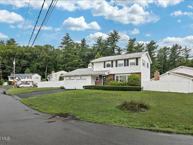 8 Woodland Drive