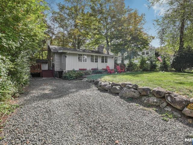 8 Woodland Road