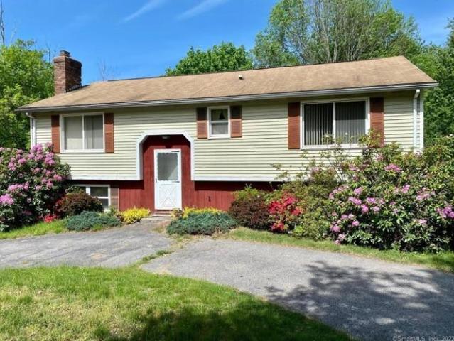 8 Woodridge Circle, Ledyard, CT in Ledyard, Connecticut