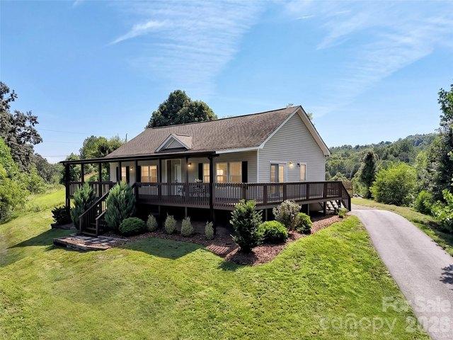 8 Worley Ridge Trl, Candler, NC 28715