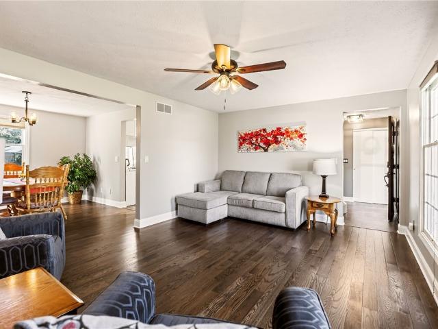 8 Yellowrose Circle