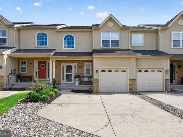 8 Zion Dr, Berlin, NJ 08009