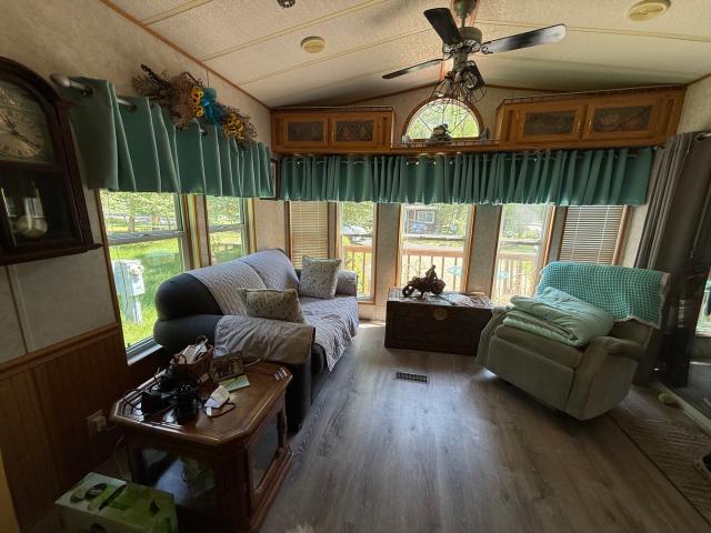 8 121 Woodhaven Lakes