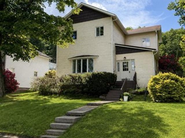 8 1st Ave, Reynoldsville, PA 15851