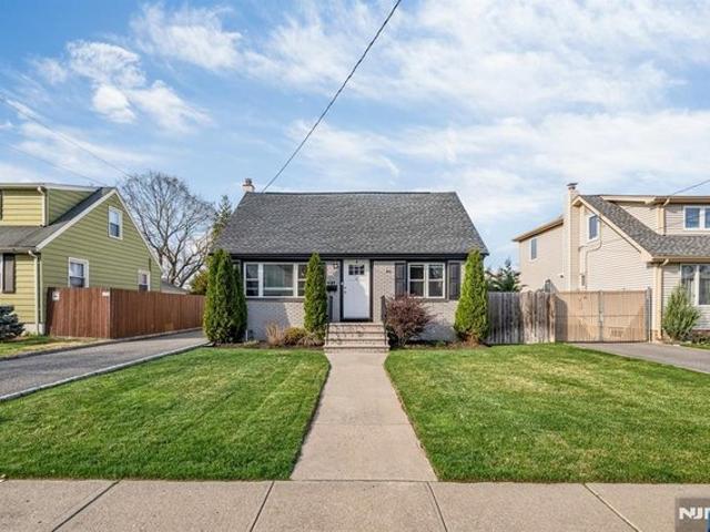 8 27 Oak St, Fair Lawn, NJ 07410