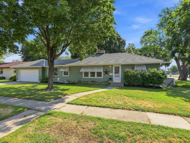 8 6th Avenue NE