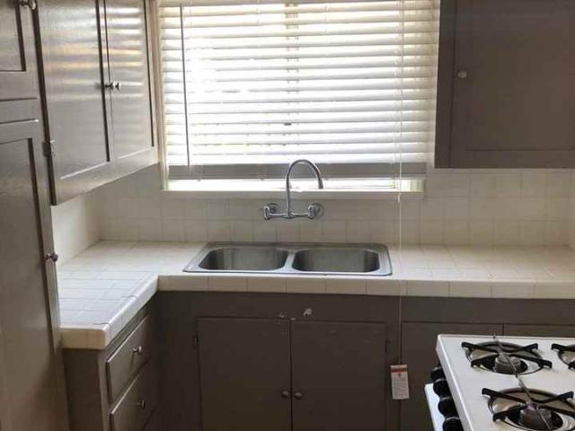 8. 940 Pacific Studio Apartment for Rent at 940 Pacific Ave, Long Beach, CA 90813 Saint Mary